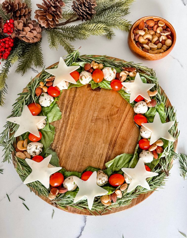 Easy Caprese Wreath Appetizer Pound Dropper easy-caprese-wreath-appetizer-pound-dropper